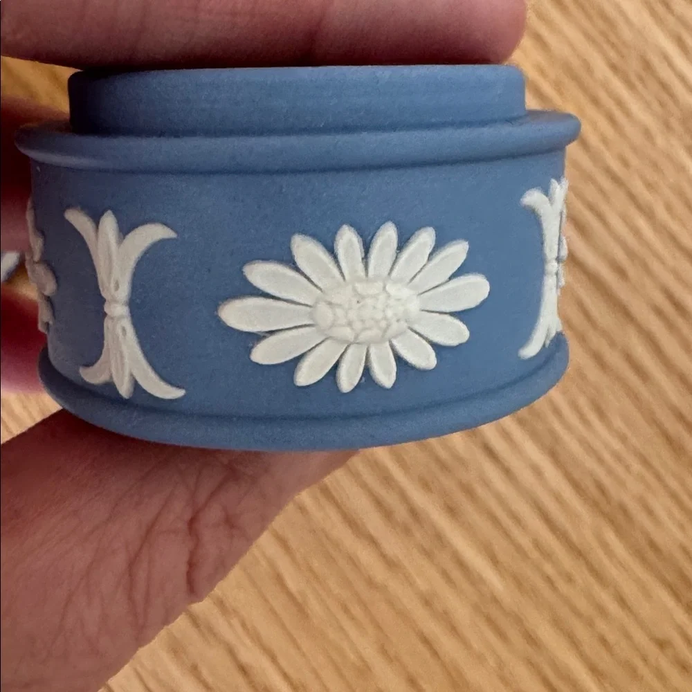 Wedgwood | Art | Wedgwood Jasperware Blue Trinket Box Neoclassical ...